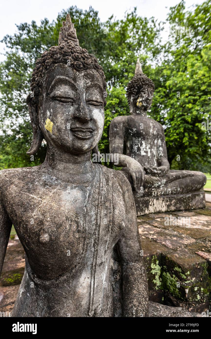 Sukhothai Historical Park, Wat Phra Phai Luang, buddha statues ...