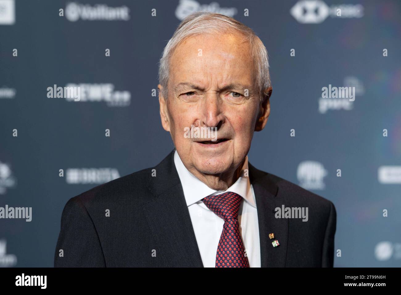 Prof. Klaus TOEPFER, Töpfer, Roter Teppich, Red Carpet Show, Ankunft ...