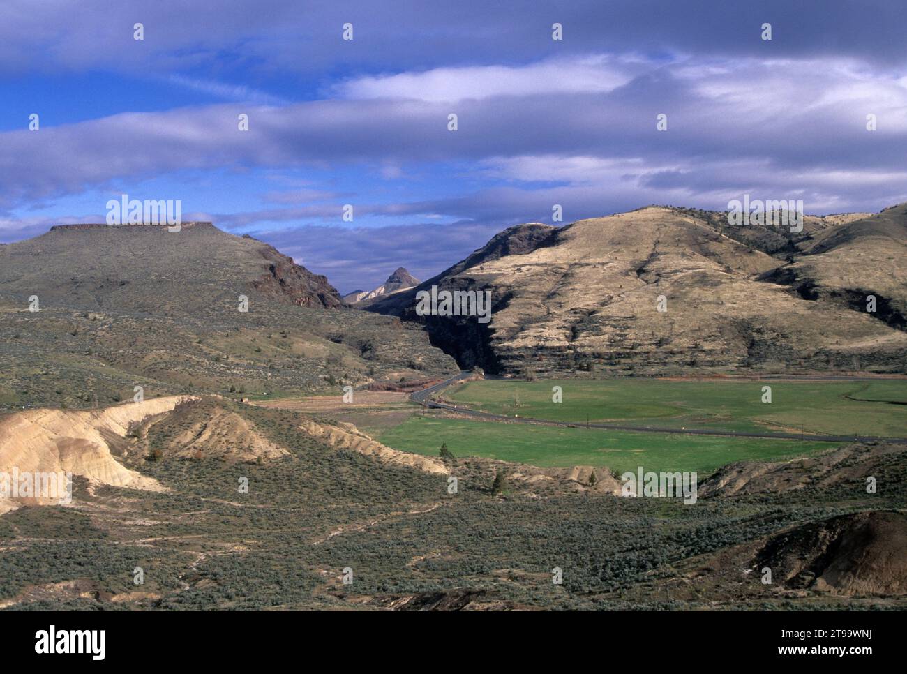 Picture Gorge, John Day Fossil Beds National Monument-Sheep Rock Unit ...