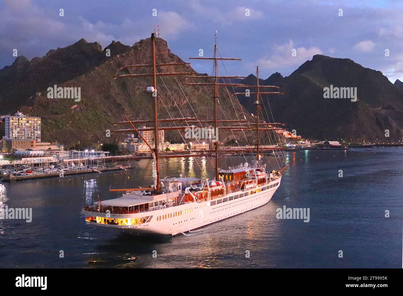44k square feet of sails hi-res stock photography and images - Alamy