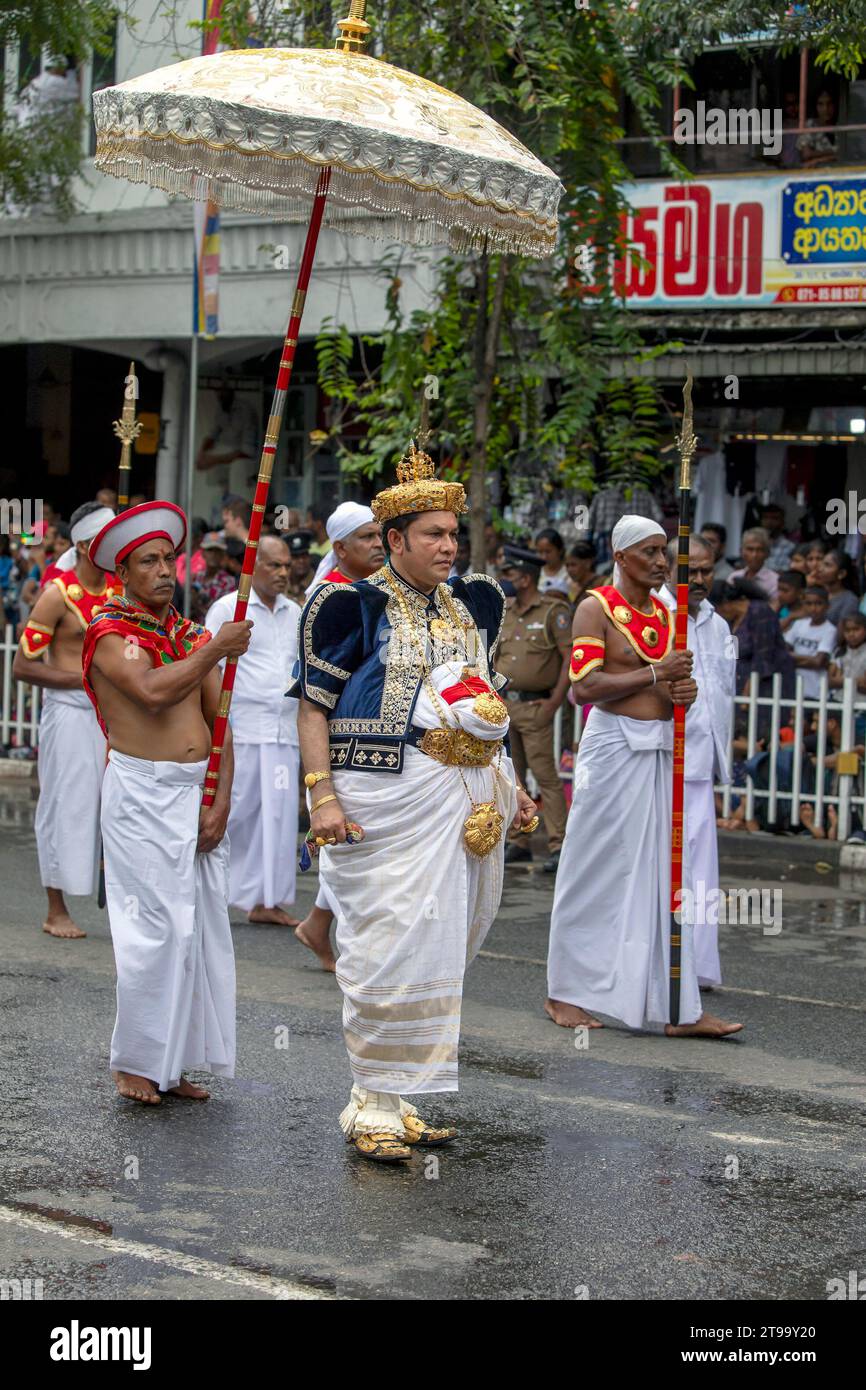 Perahera parade festival man hi-res stock photography and images - Alamy