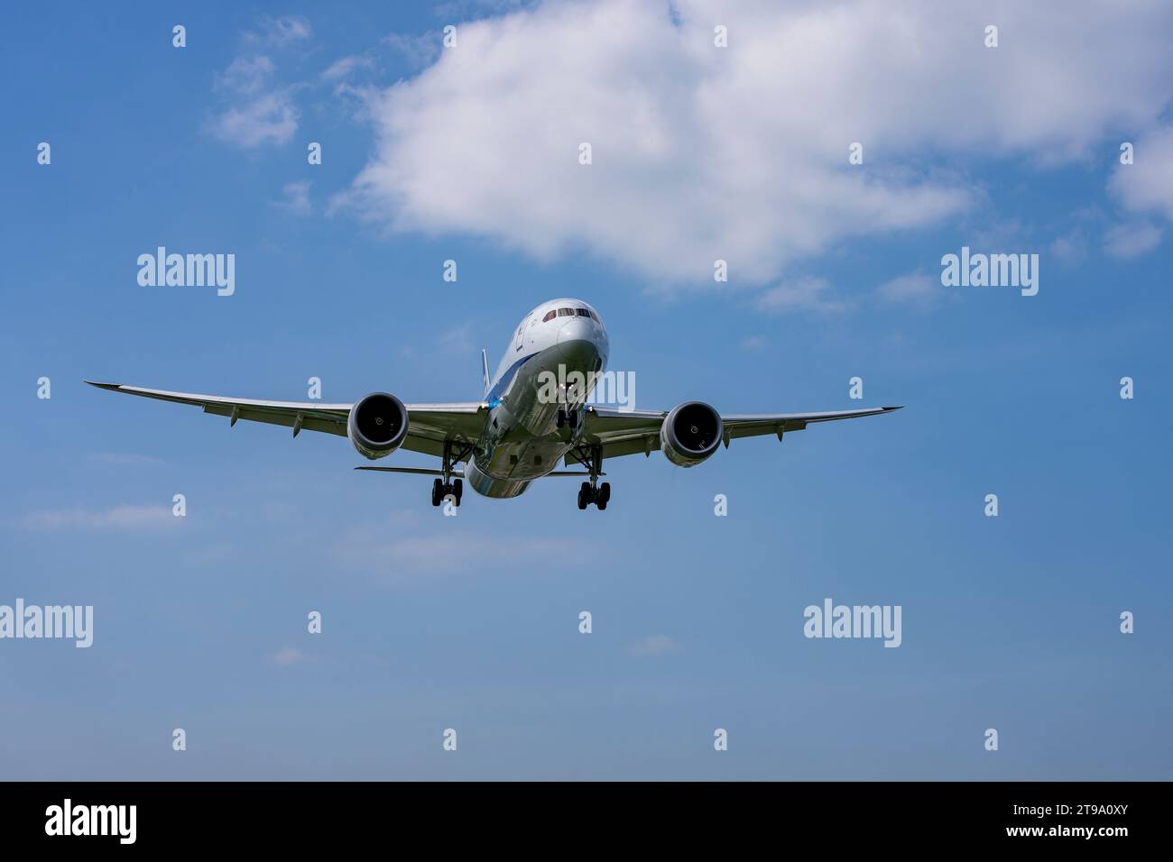 Blue plane landing hi-res stock photography and images - Alamy