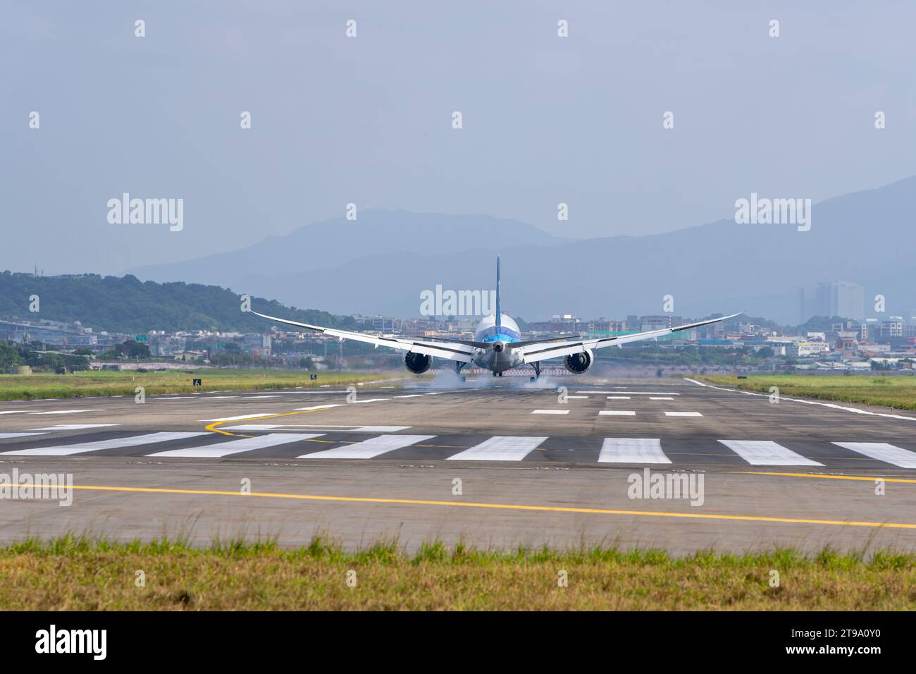 Airplane landing on the runway Stock Photo - Alamy