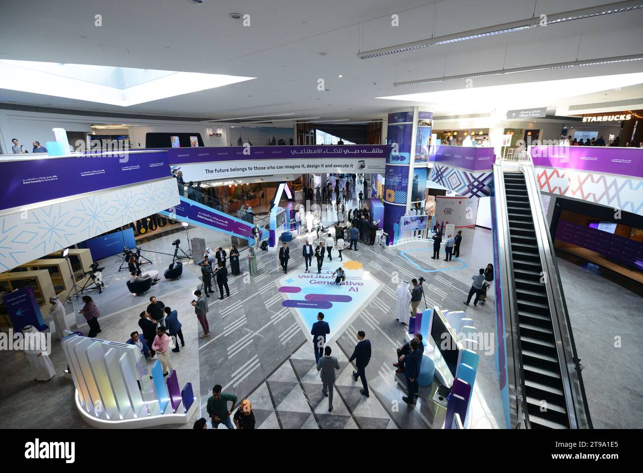 Emirates towers shopping boulevard hi-res stock photography and images ...