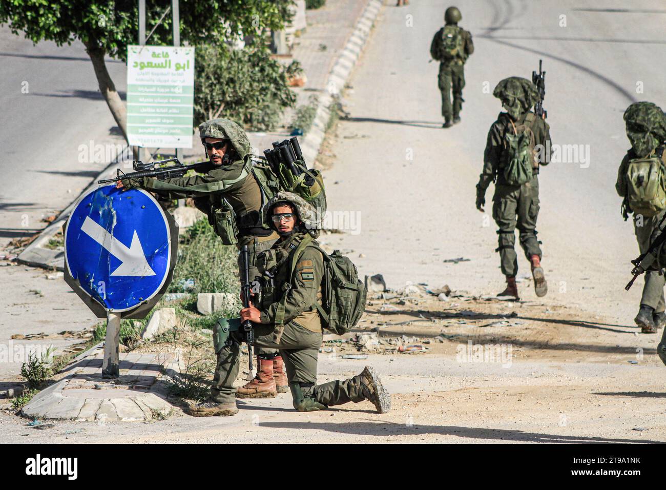 Large scale raid hi-res stock photography and images - Alamy