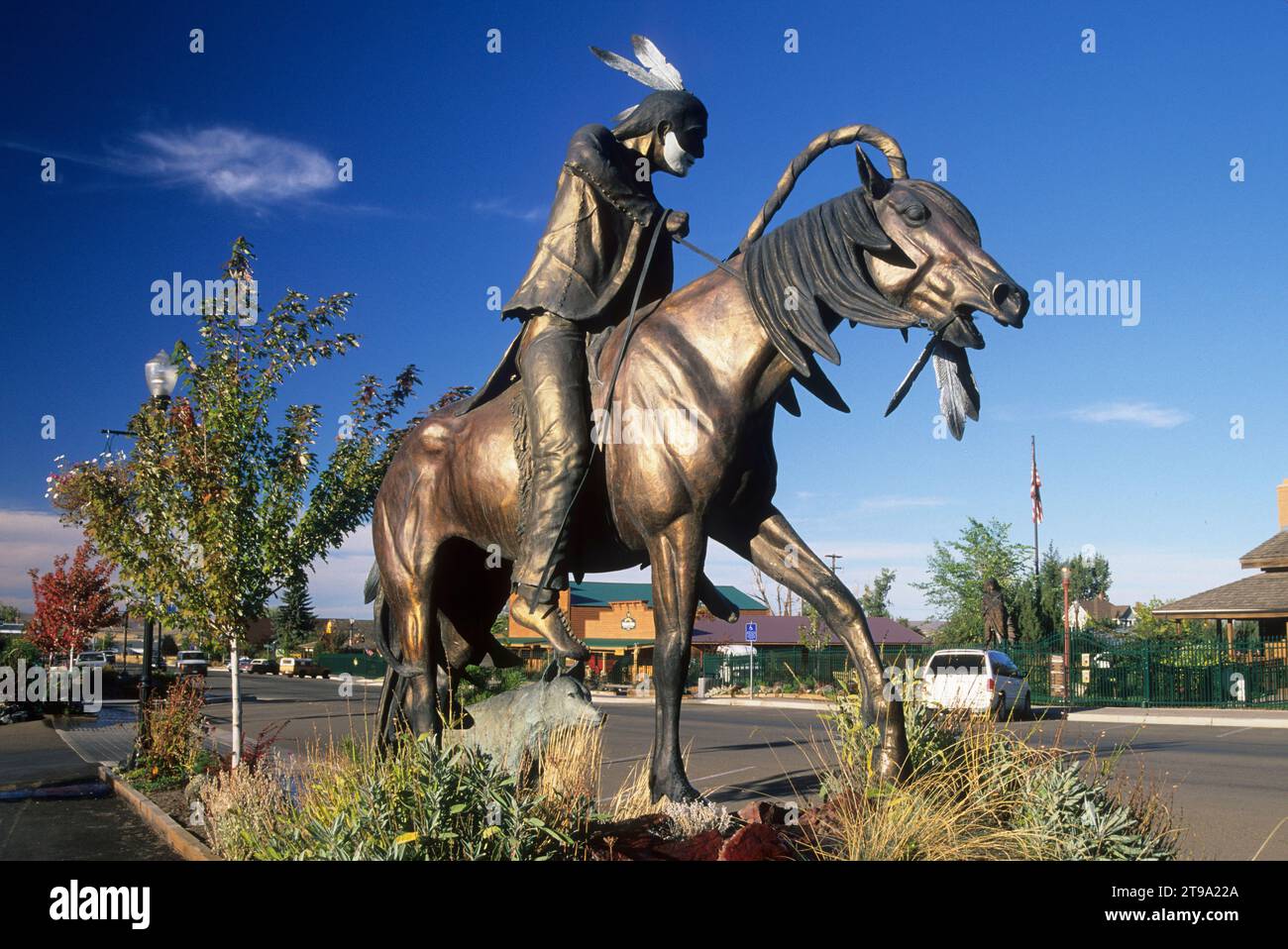 Tracking the Intruders bronze statue, Joseph, Oregon Stock Photo - Alamy