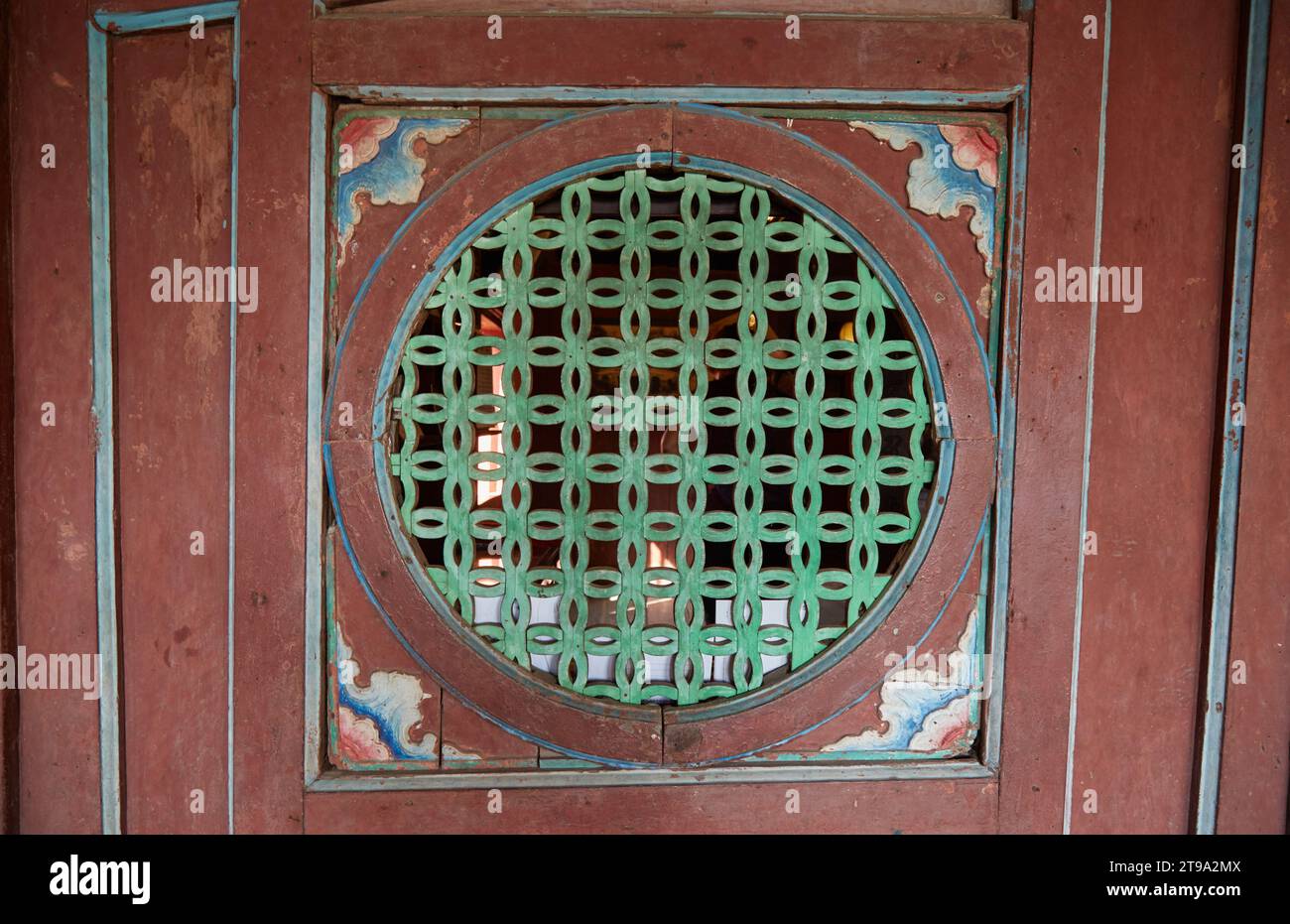 The iconic Japanese bridge in historic Hoi An Ancient Town Stock Photo ...