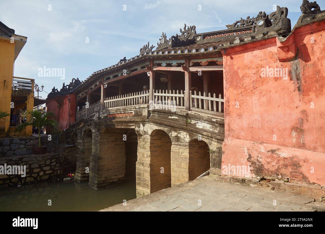 The iconic Japanese bridge in historic Hoi An Ancient Town Stock Photo ...