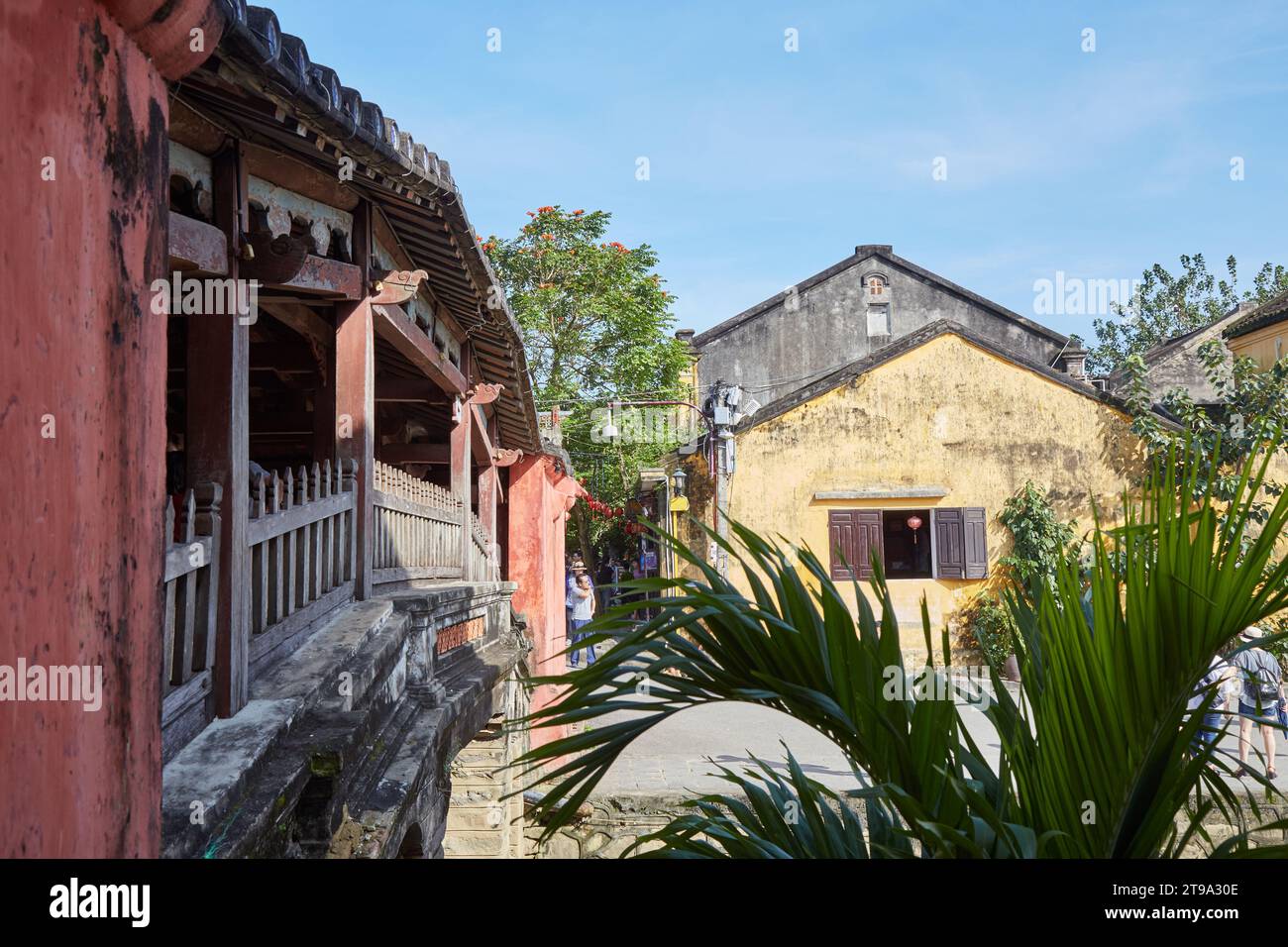 The iconic Japanese bridge in historic Hoi An Ancient Town Stock Photo ...