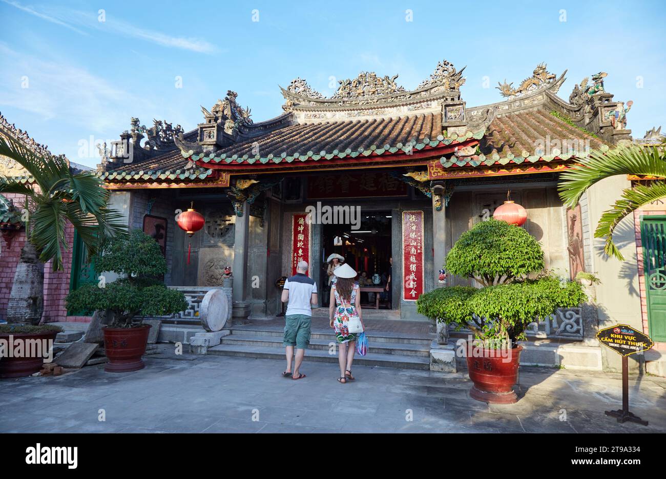 The Fujian Assembly Hall in Hoi An Ancient Town Stock Photo - Alamy