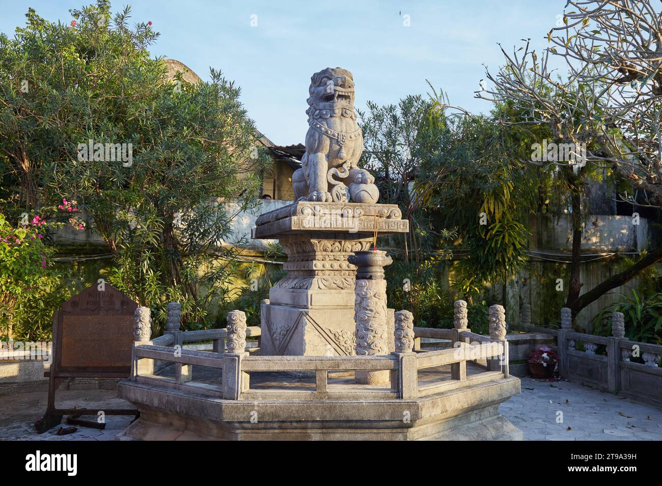 The Fujian Assembly Hall in Hoi An Ancient Town Stock Photo - Alamy