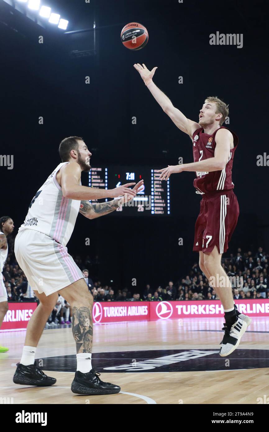 Niels GIFFEY of Bayern Munich and Joffrey LAUVERGNE of Lyon during the ...