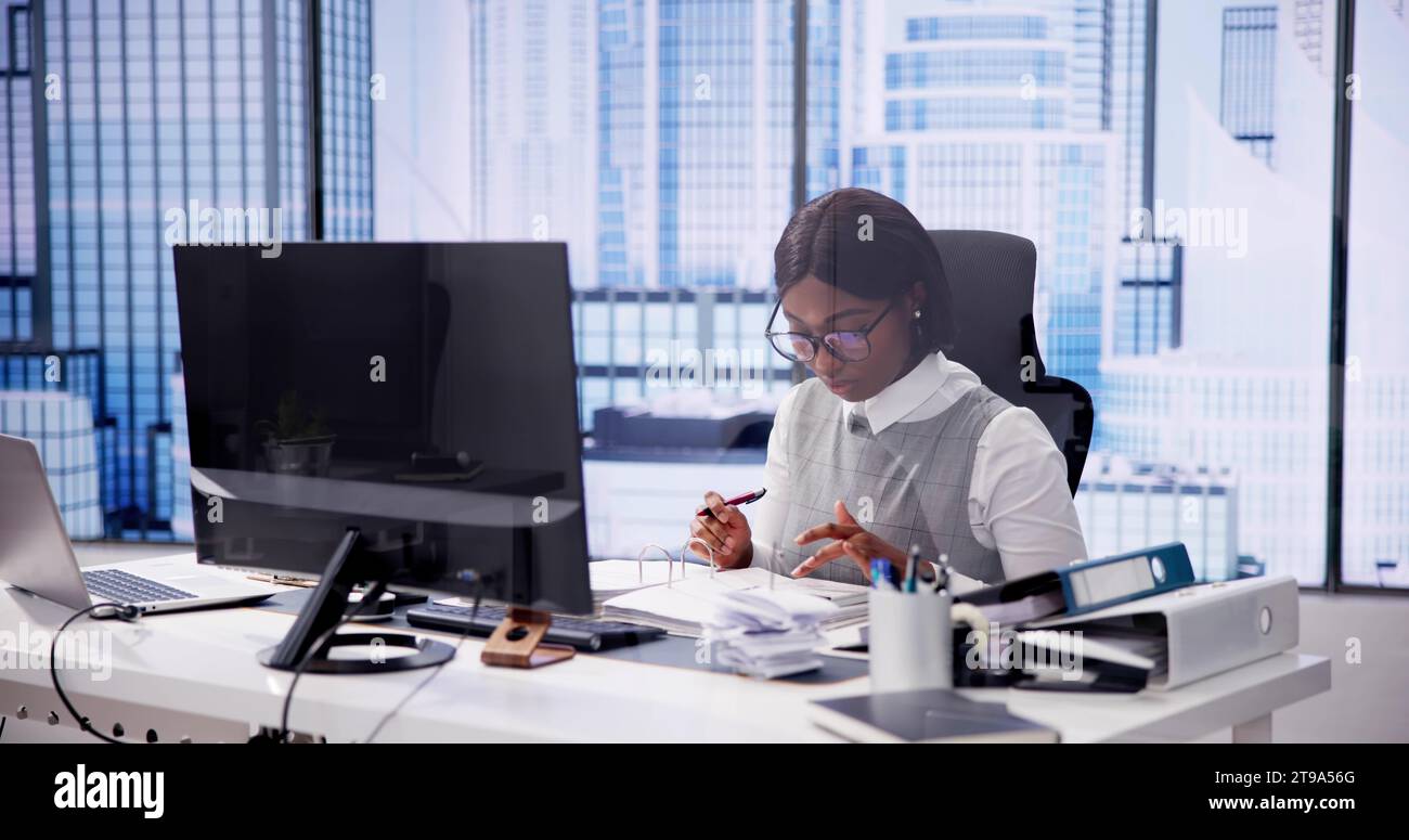 Financial lady hi-res stock photography and images - Alamy