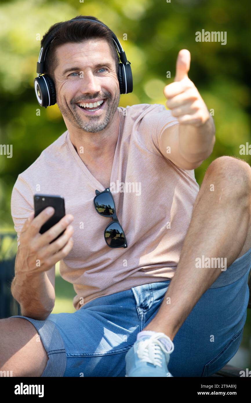 potrait of a smiling man howing thumbs up Stock Photo - Alamy