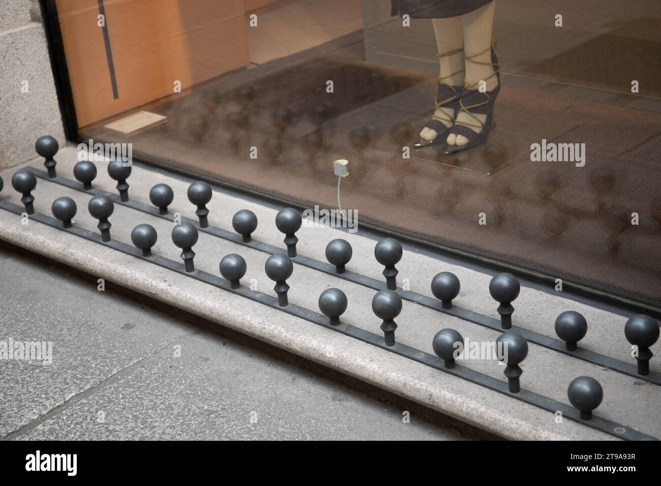 Hostile architecture hi-res stock photography and images - Alamy