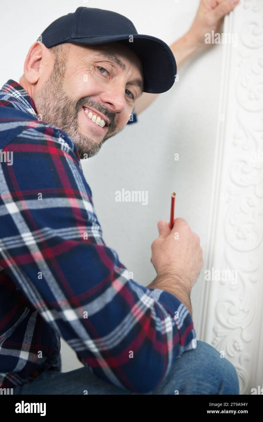 Crown moulding hi-res stock photography and images - Alamy