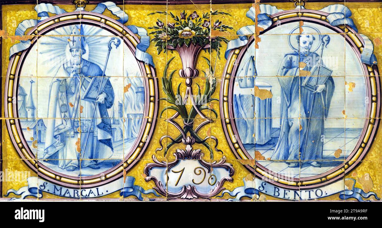 Ornately decorated mosaic tile hi-res stock photography and images - Alamy