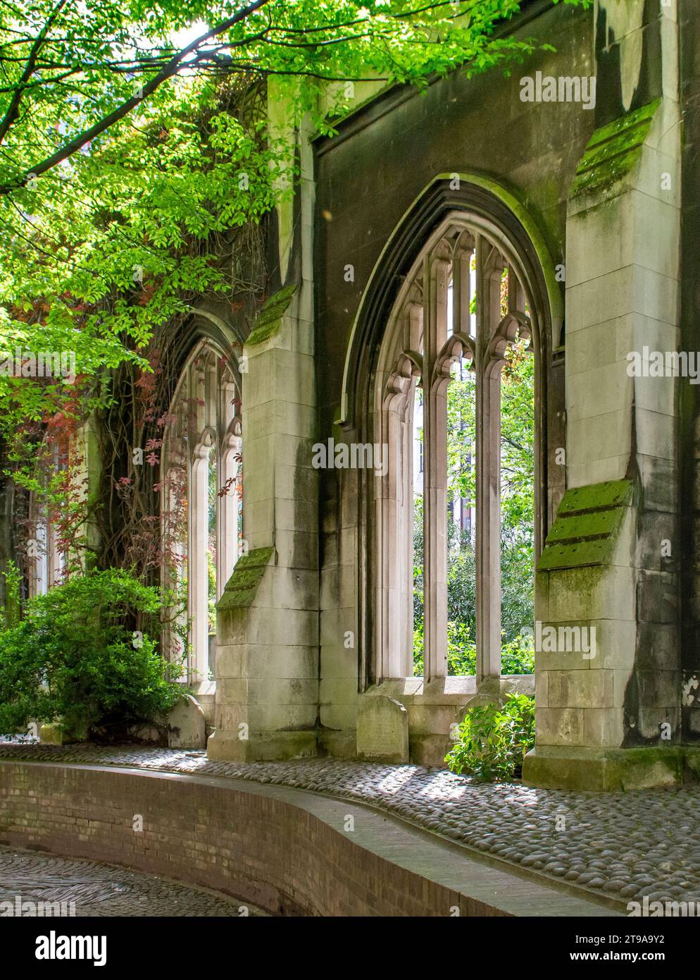 St. Dunstan in the East Church Garden and Ruins. London. UK Stock Photo ...