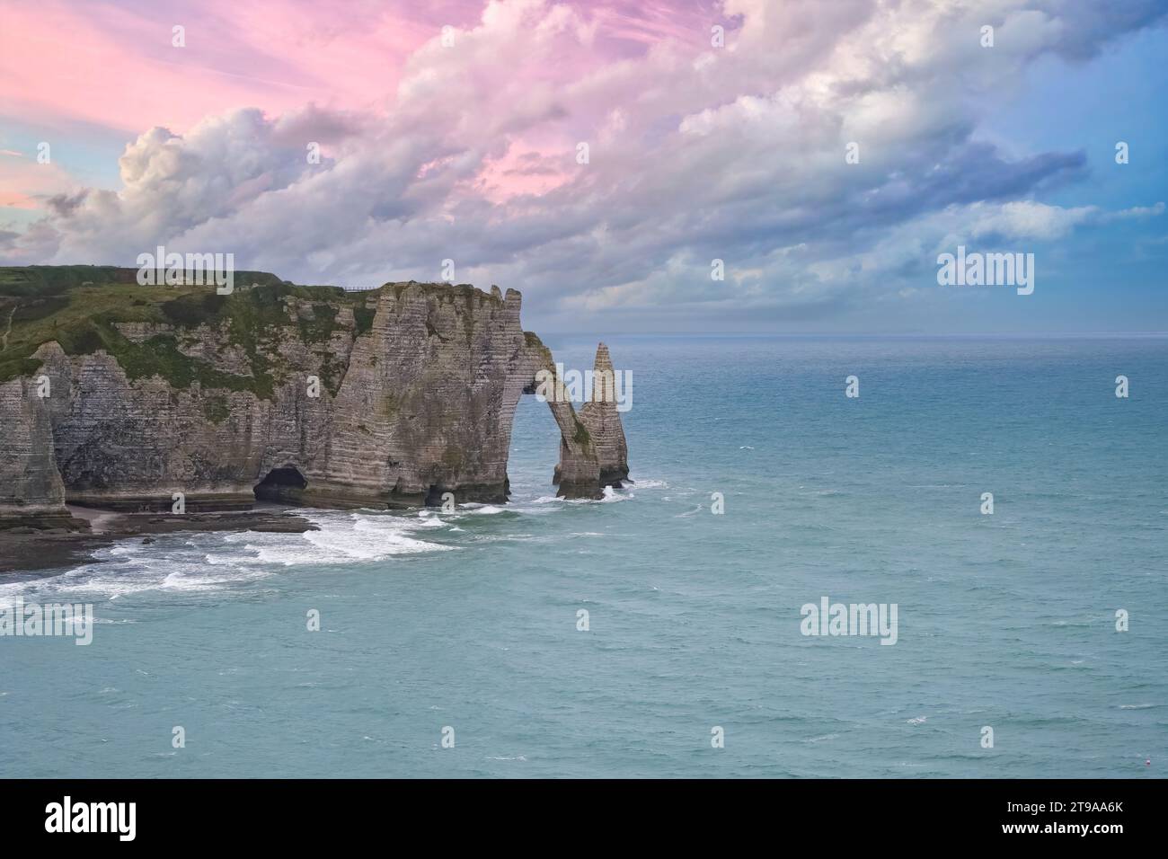 Bay etretat normandy france hi-res stock photography and images - Alamy