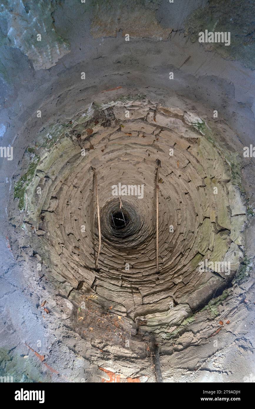 Historic draw well at the schoolhouse, Kuhnreuth, Upper Franconia ...
