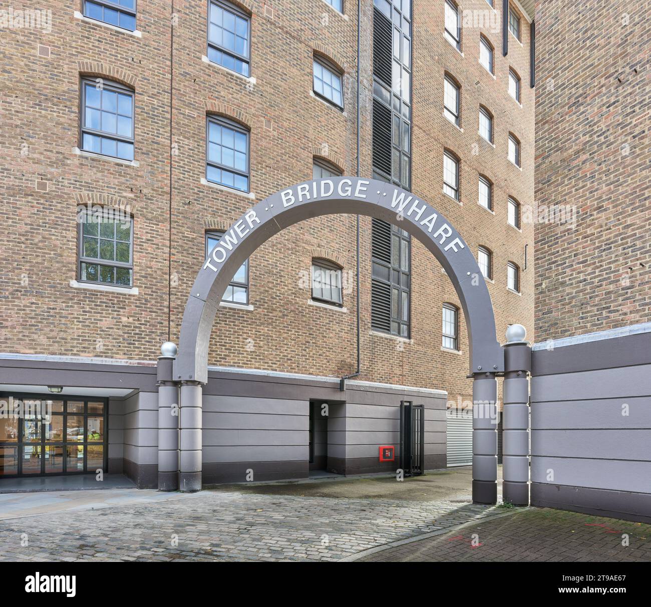 Tower bridge wharf hi-res stock photography and images - Alamy