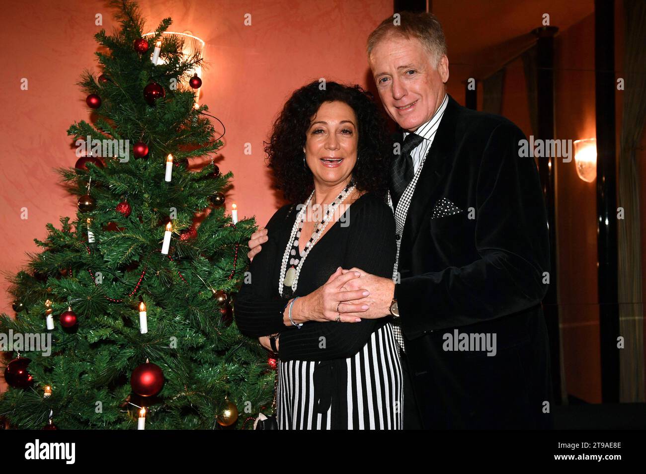 Barbara Wussow mit Ehemann Albert Fortell bei der Premiere des ...