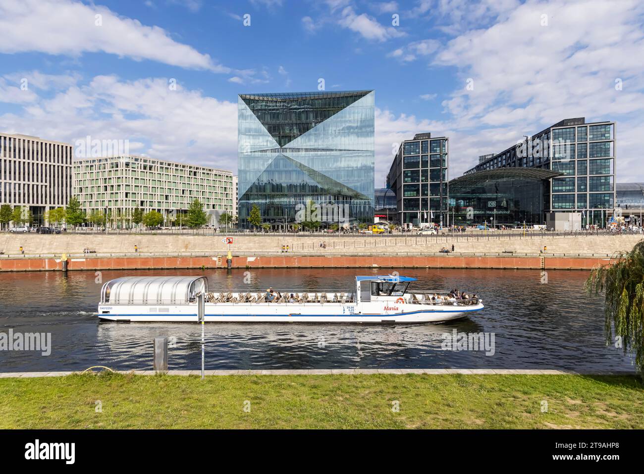 Washingtonplatz Berlin with modern architecture, central station and ...
