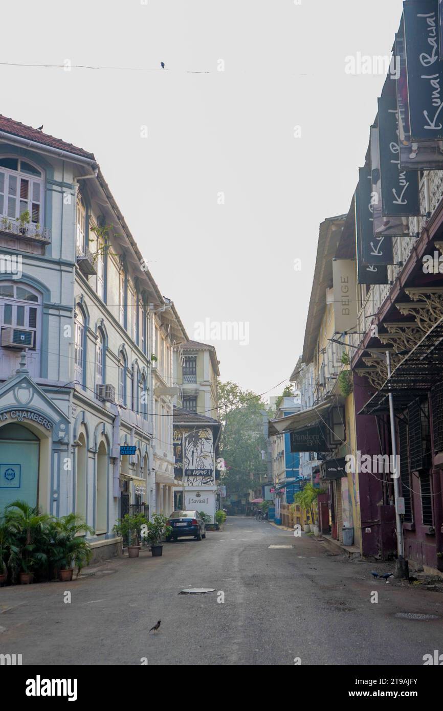 old mumbai streets view Stock Photo - Alamy
