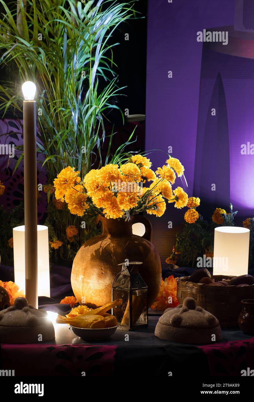 Altar cempasuchil flowers hi-res stock photography and images - Alamy