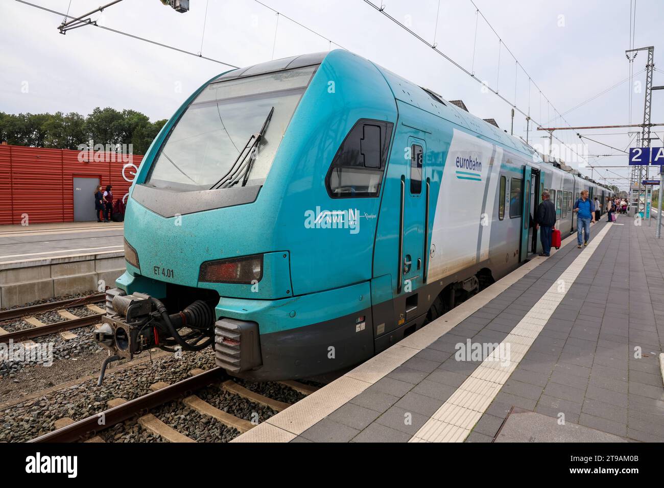Eisenbahnverkehr im Bahnhof Bad Bentheim - Regionalbahn Zug der Eurobahn RB 61, Wiehengebirgs ...