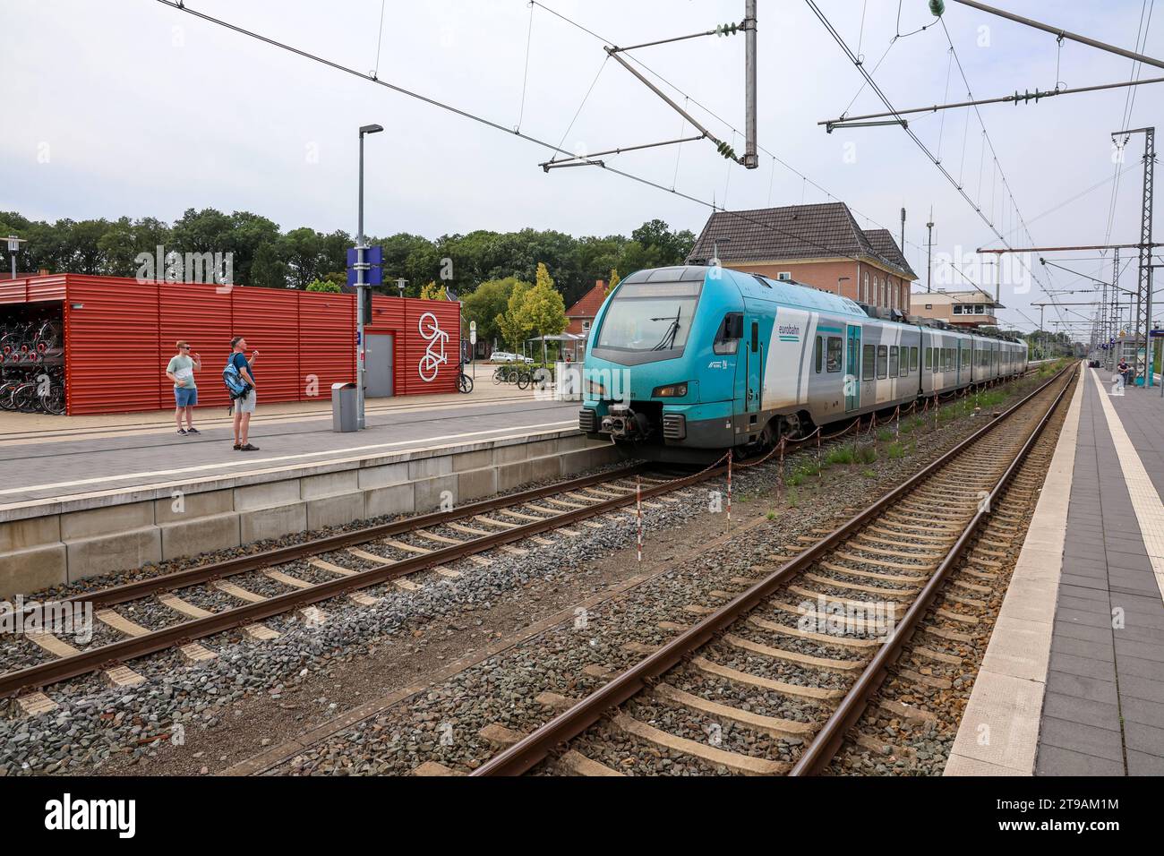 Eisenbahnverkehr im Bahnhof Bad Bentheim - Regionalbahn Zug der Eurobahn RB 61, Wiehengebirgs ...