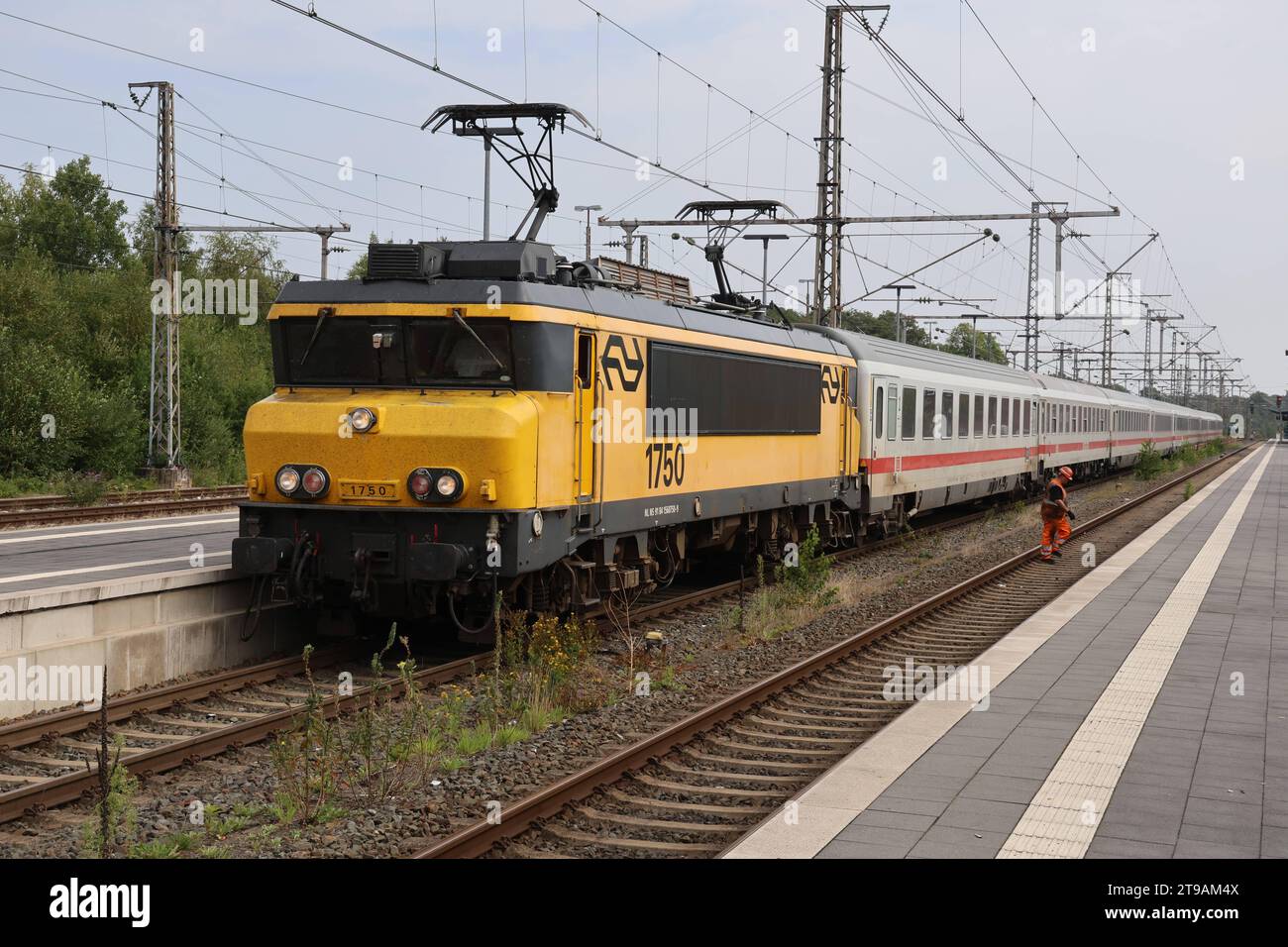 Eisenbahnverkehr im Bahnhof Bad Bentheim - Systemwechselbahnhof. Am ...