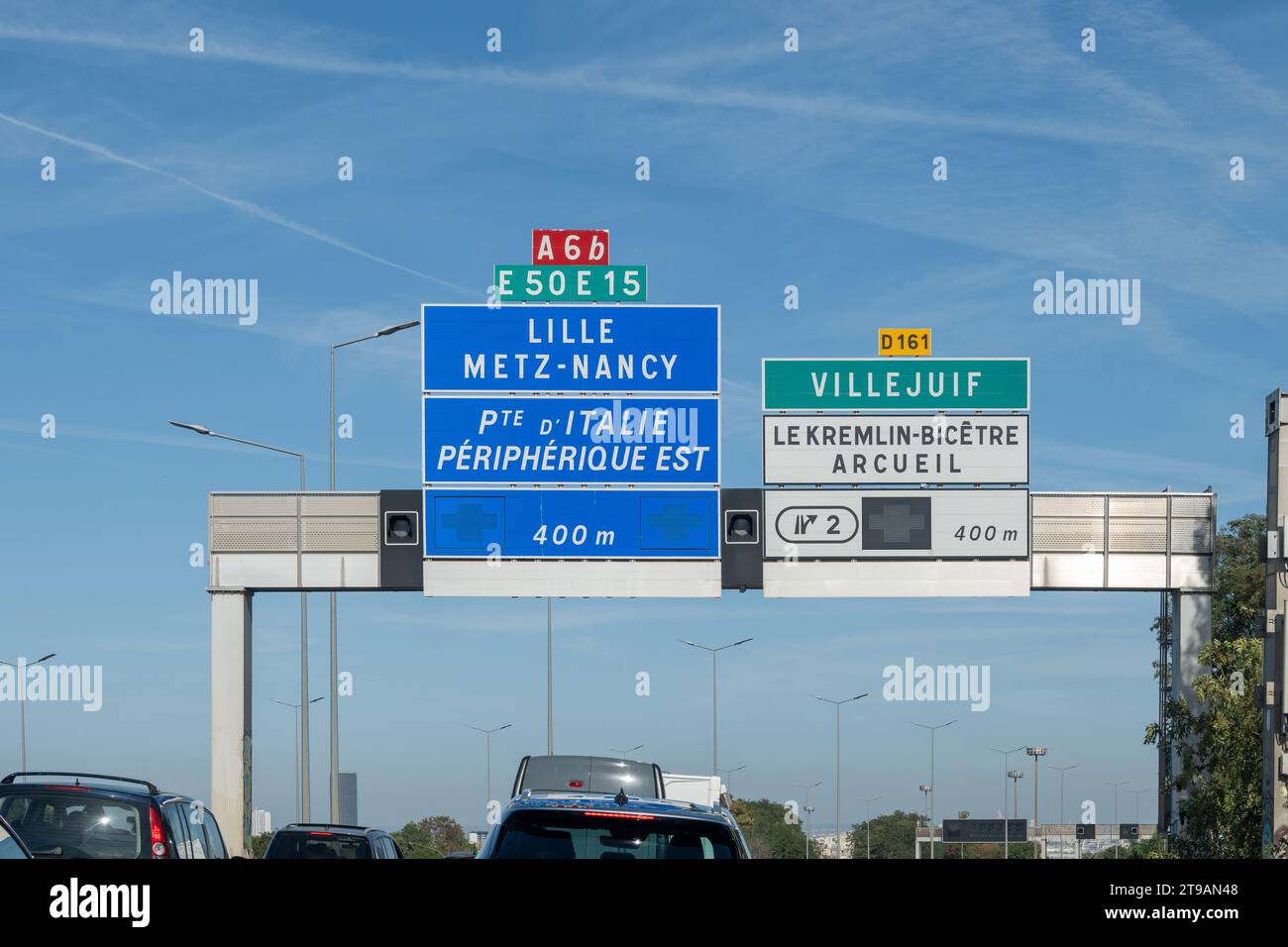 Highway road signs Paris, driving in heavy traffic on ring road of ...
