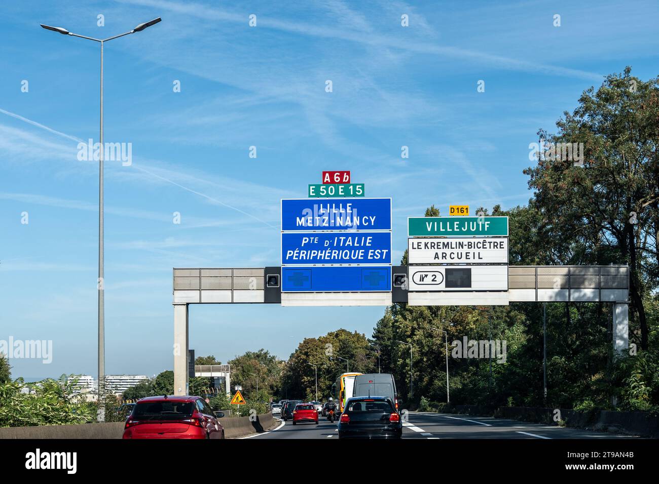 Highway road signs Paris, driving in heavy traffic on ring road of ...