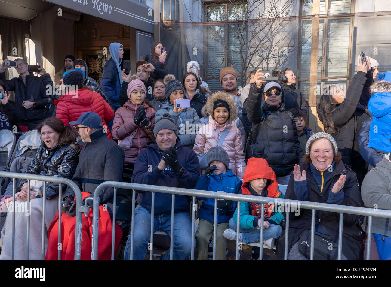 Spectators watching the Macy's Annual Thanksgiving Day Parade in New ...