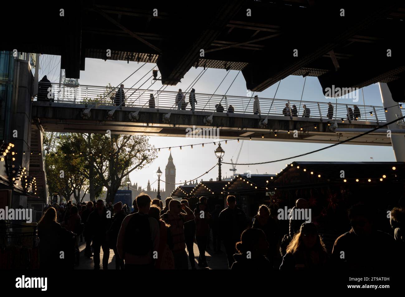 Overhead footbridge london hi-res stock photography and images - Alamy