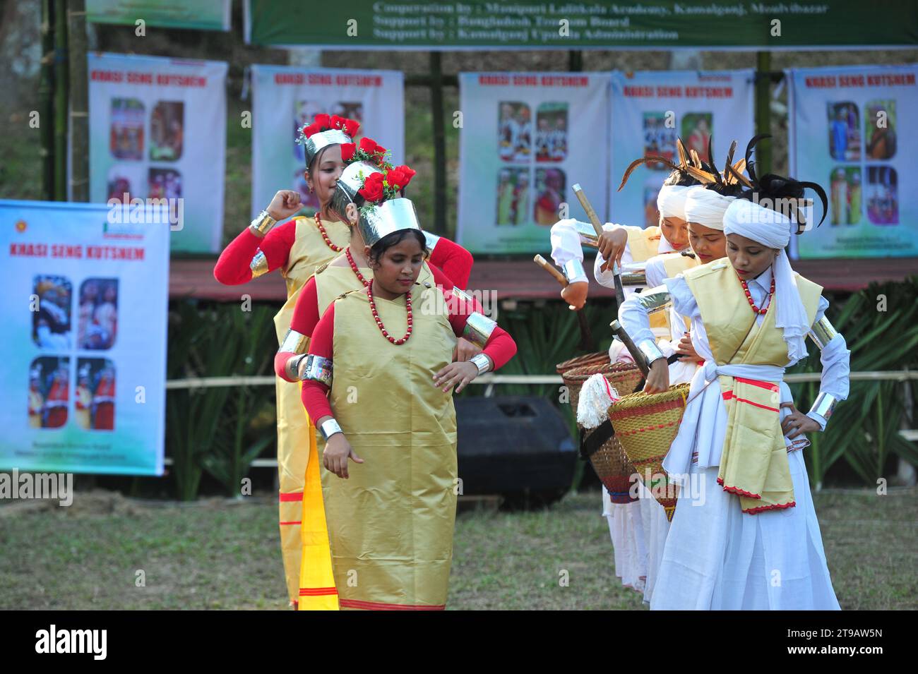 Sylhet, Bangladesh. 23rd November 2023. The Khasi Tribe dressed in ...