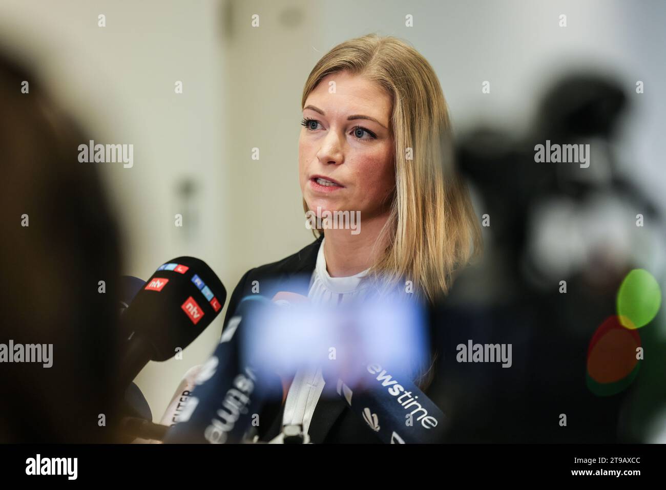 Laura neumann hi-res stock photography and images - Alamy