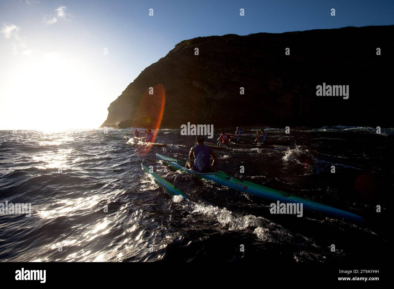 Six man outrigger canoes hi-res stock photography and images - Alamy