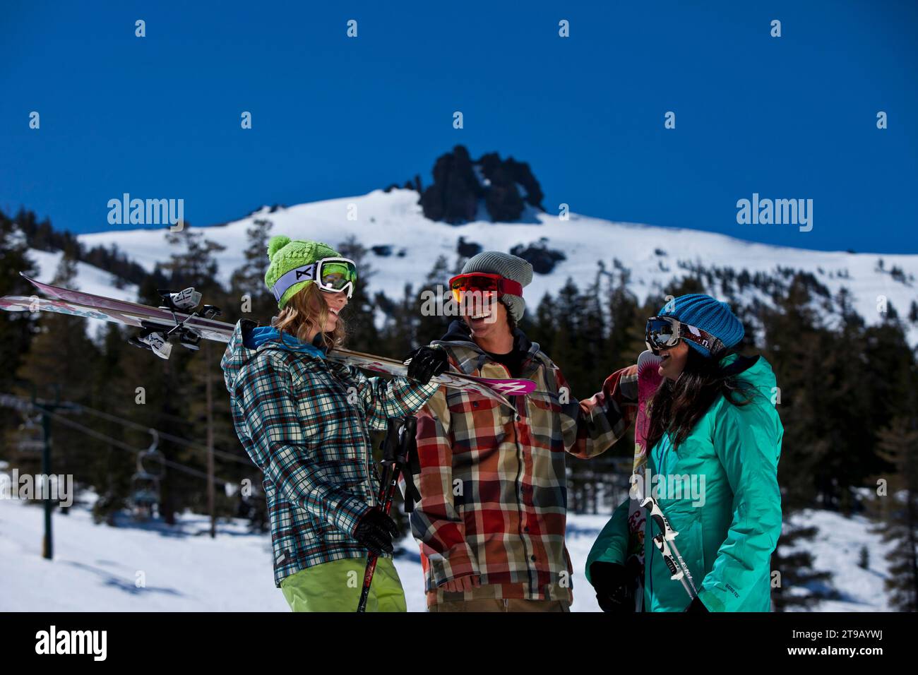 Two male skiers hi-res stock photography and images - Alamy