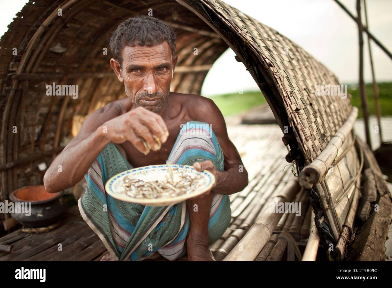 Bangladeshi fisherman hi-res stock photography and images - Alamy