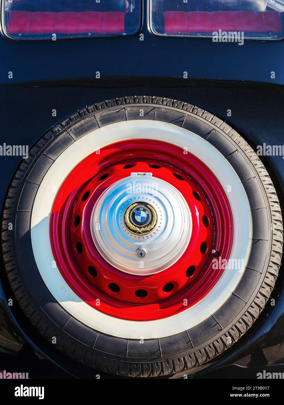 Antique car trunk hi-res stock photography and images - Alamy