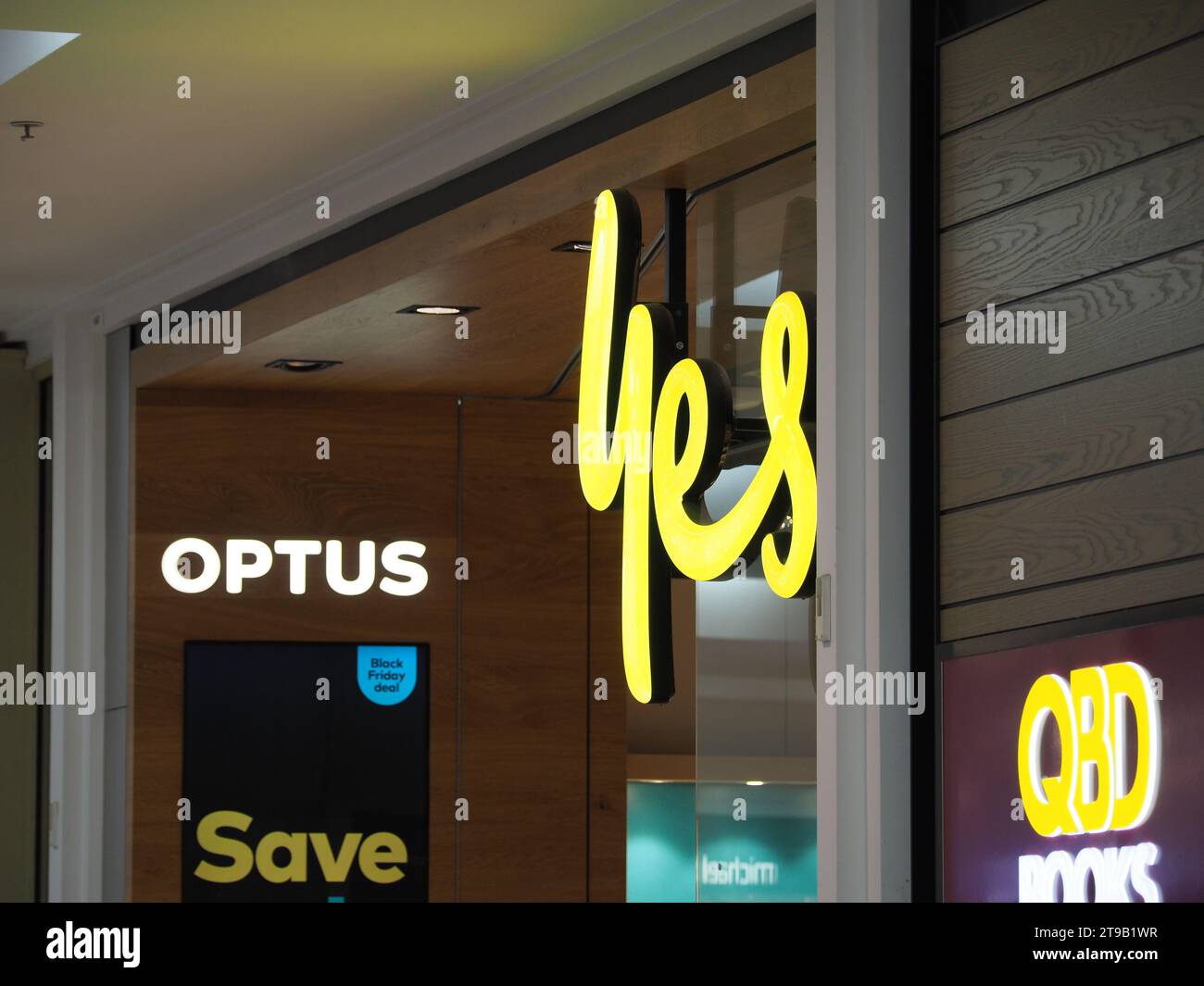 Australia, Canberra, 16 November 2023. Optus Yes shop sign Stock Photo ...