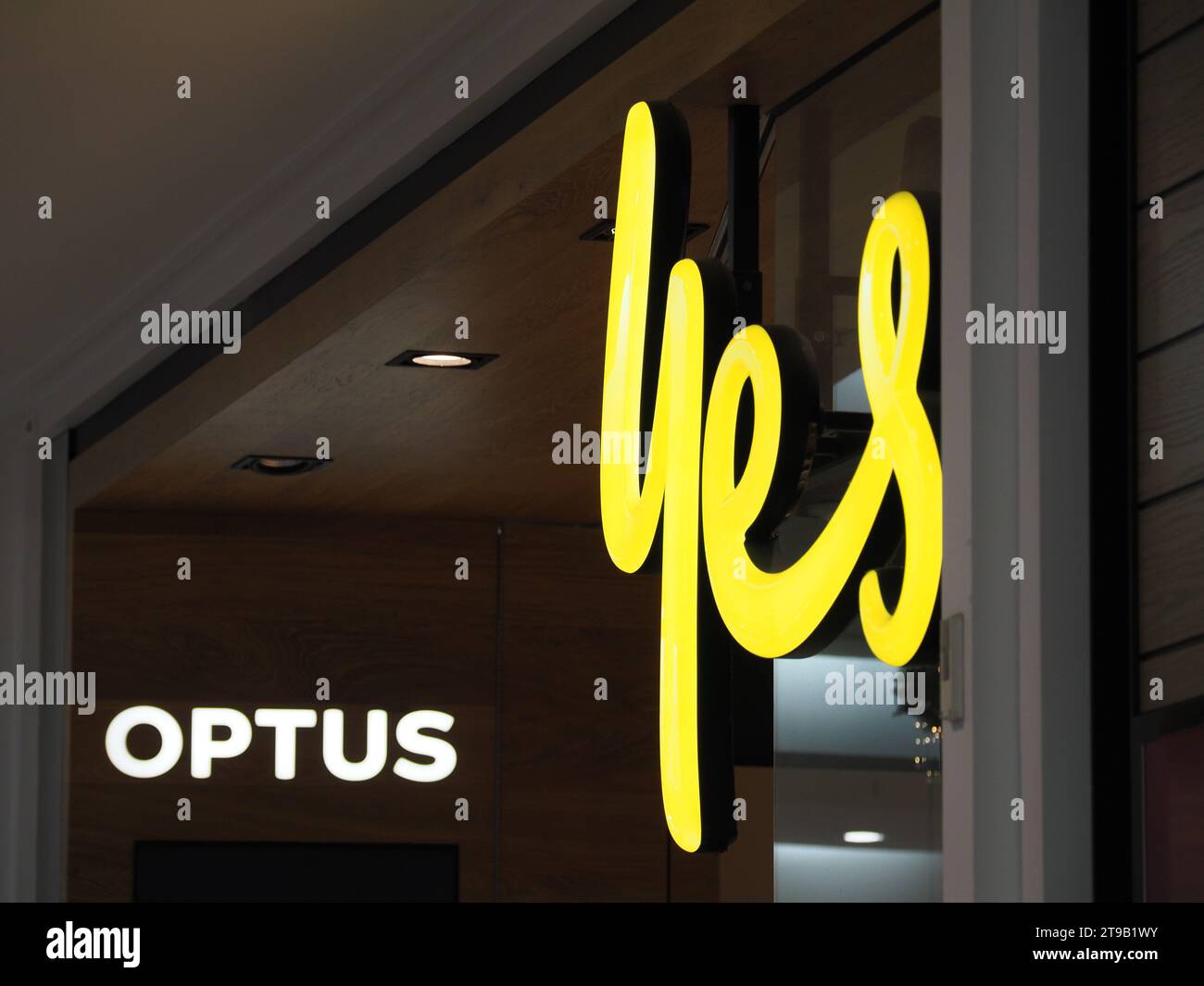 Australia, Canberra, 16 November 2023. Optus Yes shop sign Stock Photo ...