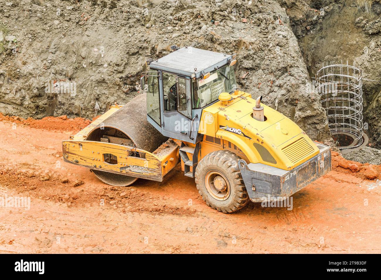Compacting roller hi-res stock photography and images - Alamy
