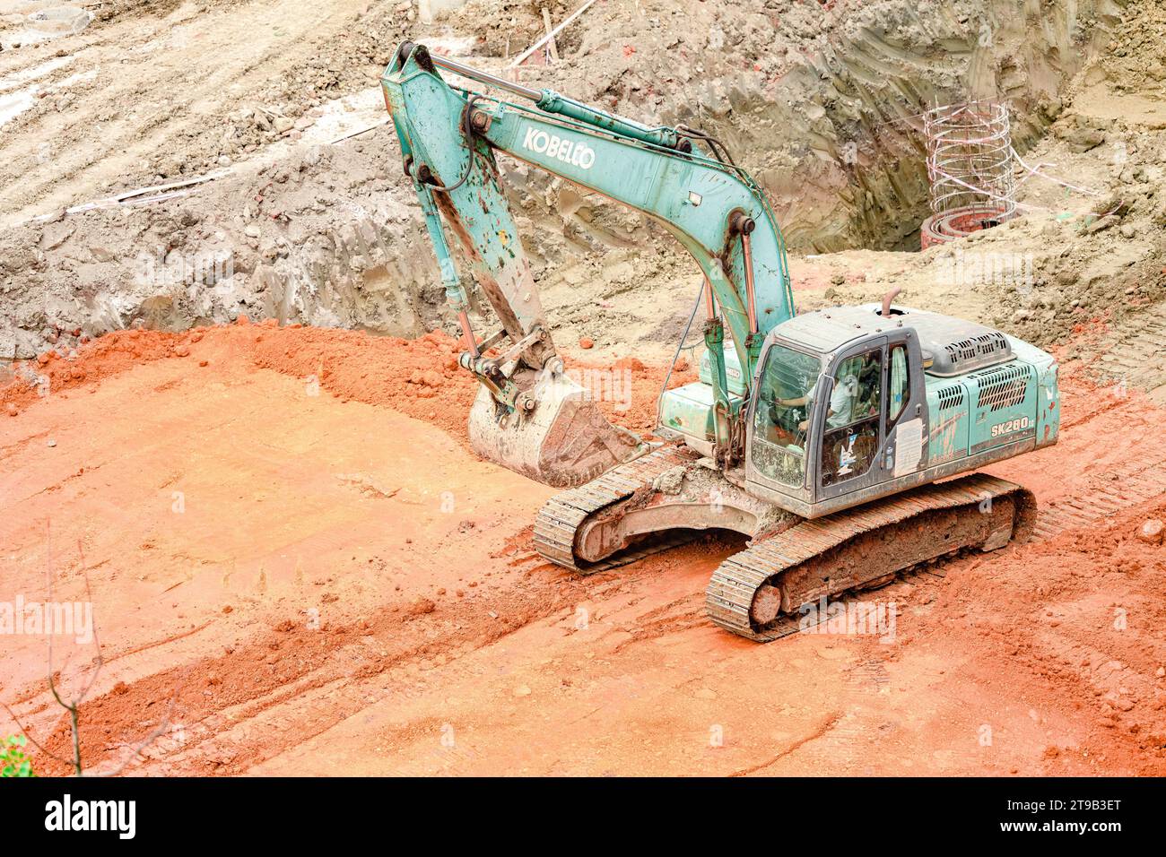 Excavator digging soil in the construction site Stock Photo - Alamy