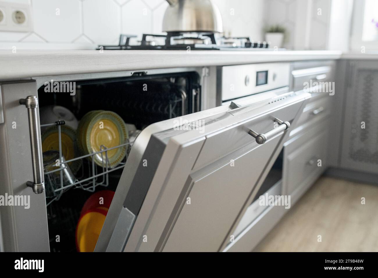 Kitchen furniture with built-in appliances: dishwasher, hob and oven ...