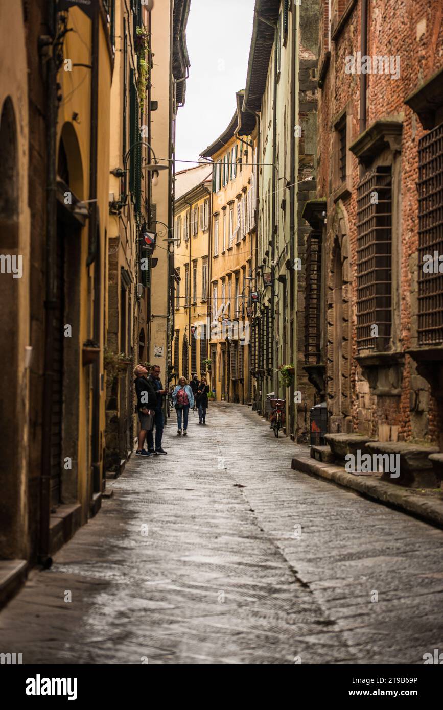 Monumenti storici centro storico hi-res stock photography and images ...