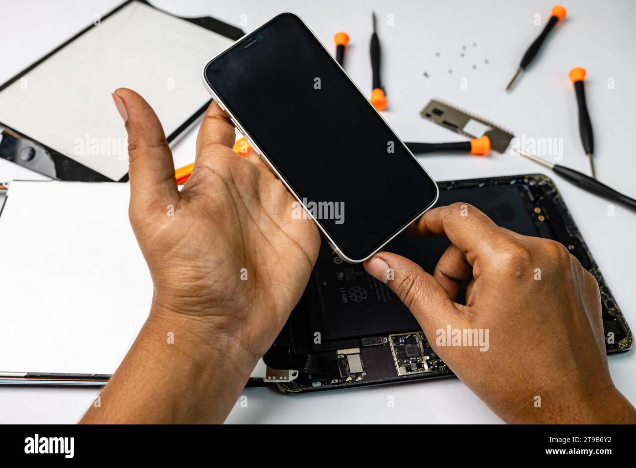 Mobile software repairing hi-res stock photography and images - Alamy
