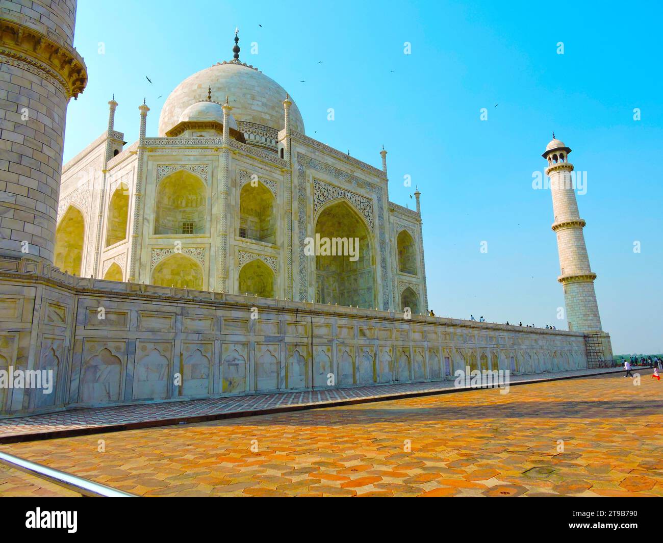 The Taj Mahal is an ivory-white marble mausoleum on the south bank of ...